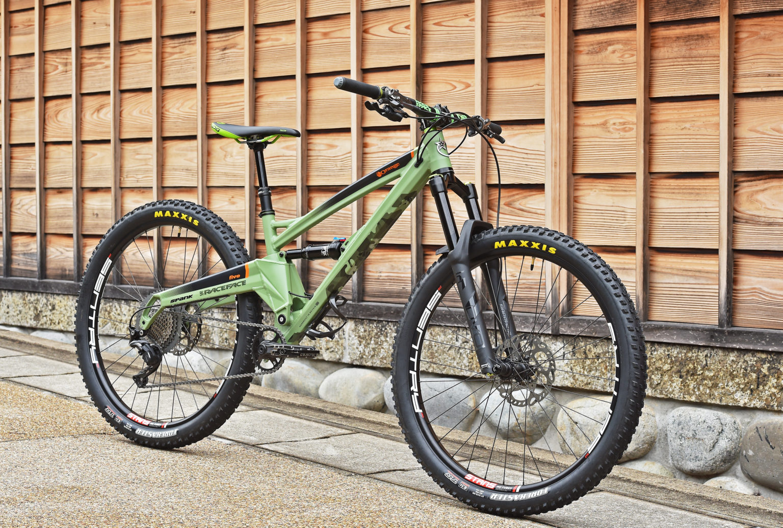 【Orange BIKES FIVE】匠が提案するMTBカスタム